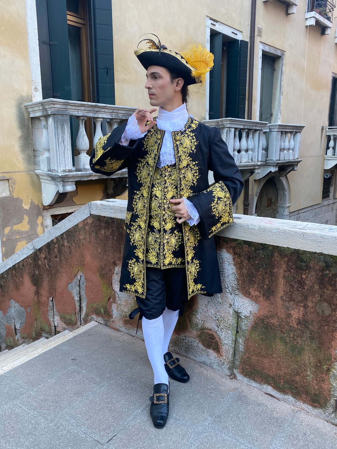 Historical Costume From the 1700s for Men, 18th Century Period Costume ...