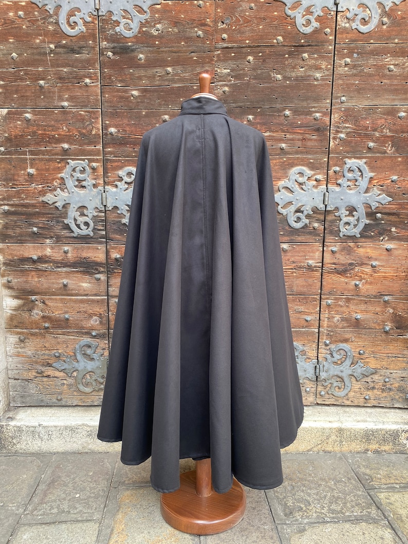 Venetian Cloak (tabarro) in Wool, Typical Venetian With a Full Circle ...