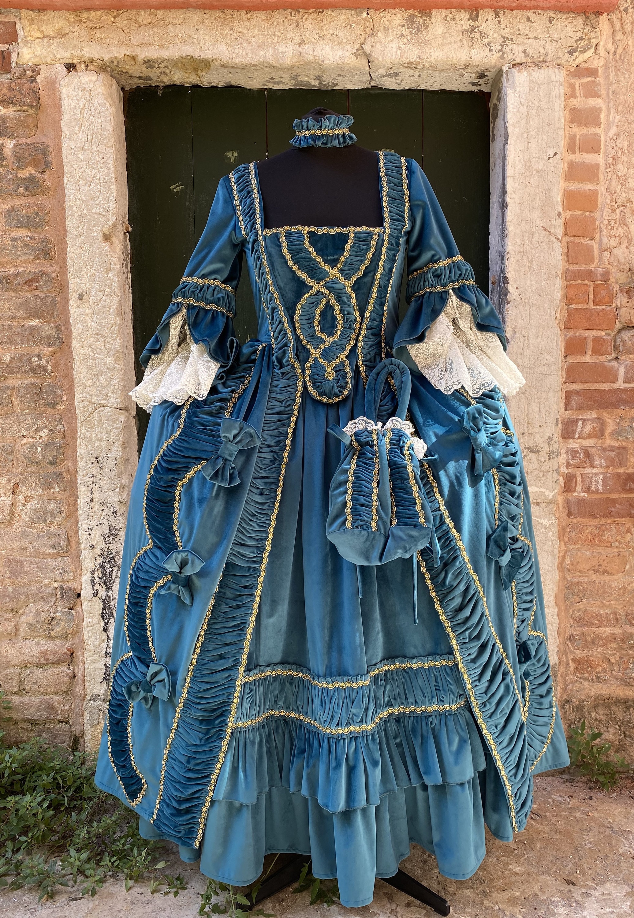 Historical Costume of the 1700s, 18th Century Costume, Carnival Costume ...