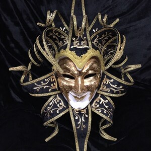 Venetian Mask Made Entirely by Hand in Papier-mâché.joker Grande ...