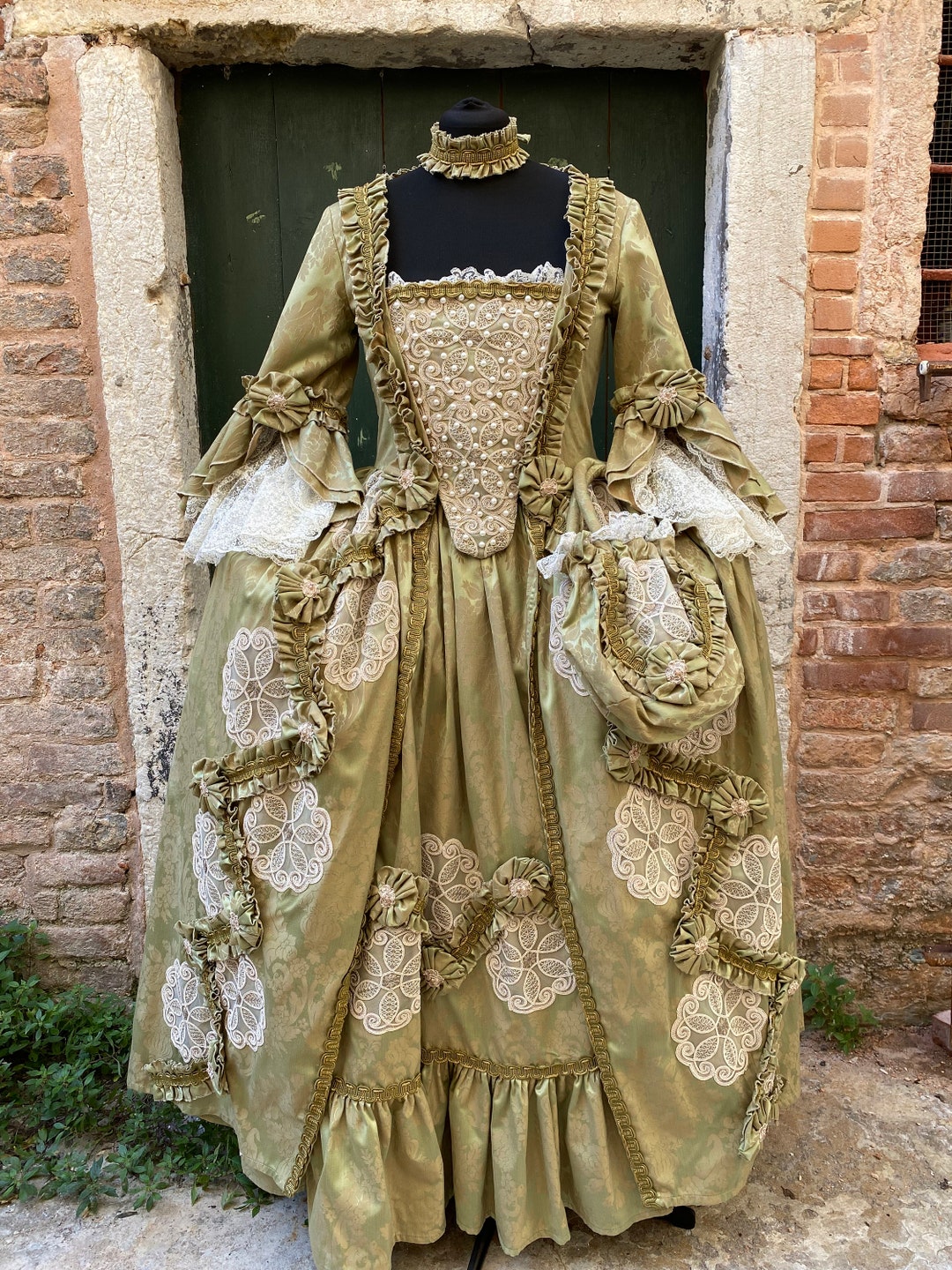 Historical Costume of the 1700s, 18th Century Costume, Carnival Costume ...