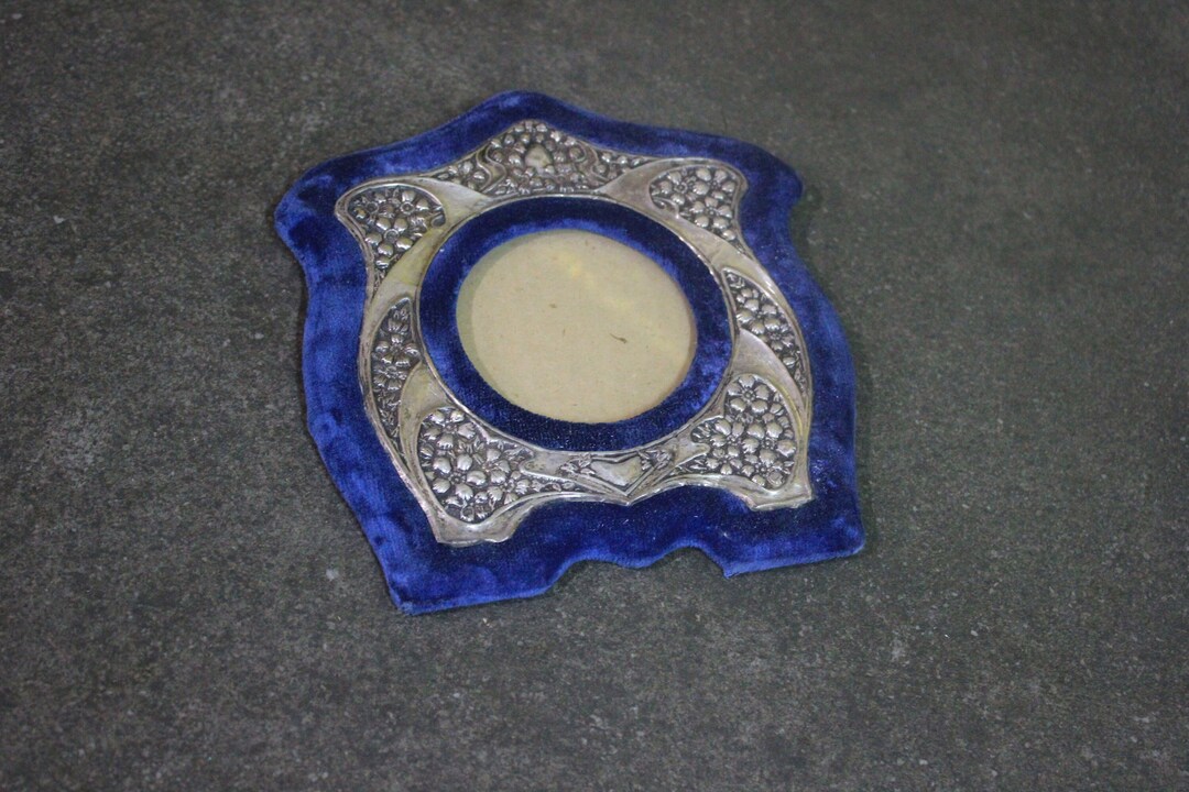 Small Photo Frame, Round Frame, Antique Photo Frame, Small Embossed ...