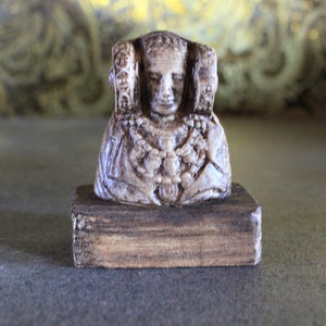 Old Lady of Elche Complex, Old Lady Sculpture, Lady of Elche Sculptures ...