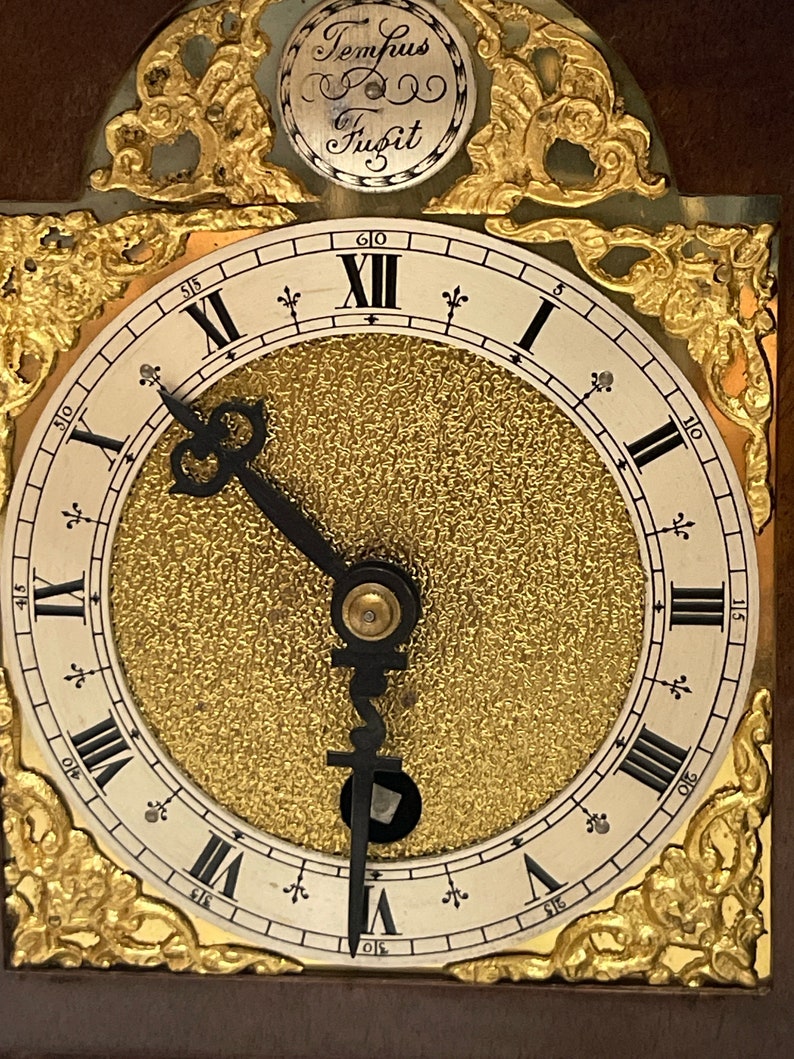 Tempus& Fugit Antique Mantle Clock Mohegan Case - Etsy