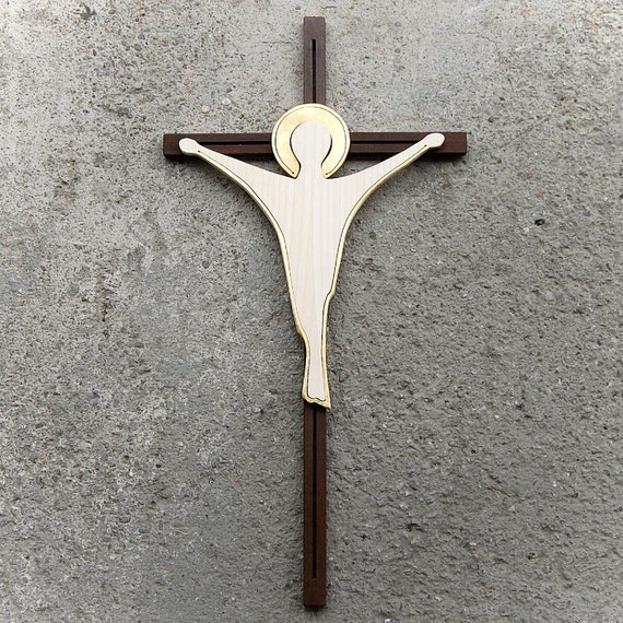 Cruz moderna de la pared de madera oscura con Jesús crucifijo | Etsy