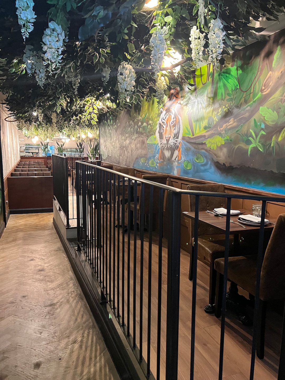 White Wisteria Ceiling, Wisteria Flower Ceiling, Restaurant Flower ...