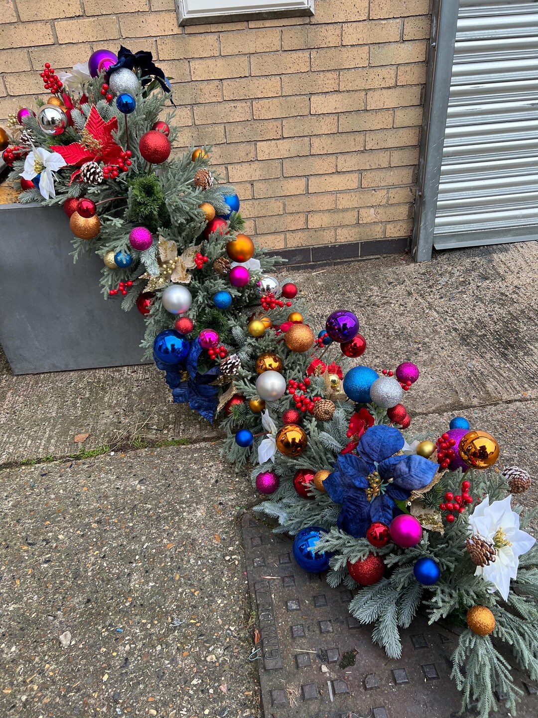 Colorful SHOP Window Christmas Flower Garland With Solar-powered Lights ...