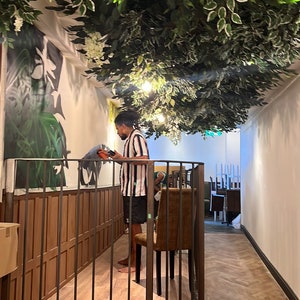 White Wisteria Ceiling, Wisteria Flower Ceiling, Restaurant Flower ...