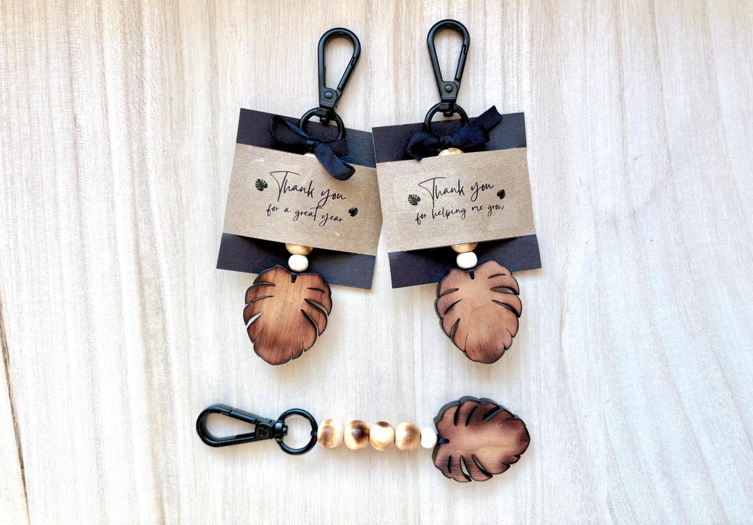 CUSTOMIZABLE - Wooden Monstera Leaf Key Ring With Gift Tag of Your ...