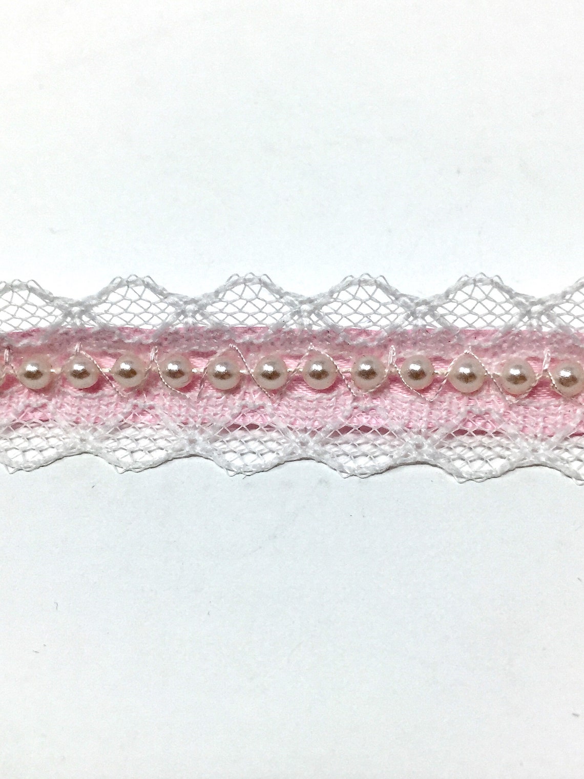 Simplicity® 3/4 Pink Lace Ribbon Trim w/Small, White Faux Pearls - Etsy.de