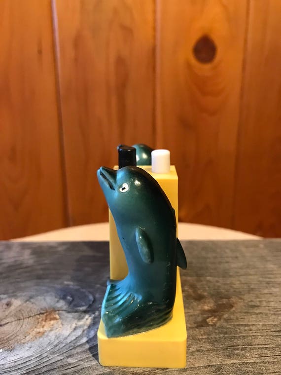 Hawaii Dolphins Souvenir Push Button Salt & Pepper Dispenser Kitchen ...