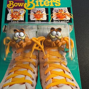 2 Vintage Packages of Garfield Shoe Lace Holders - Etsy