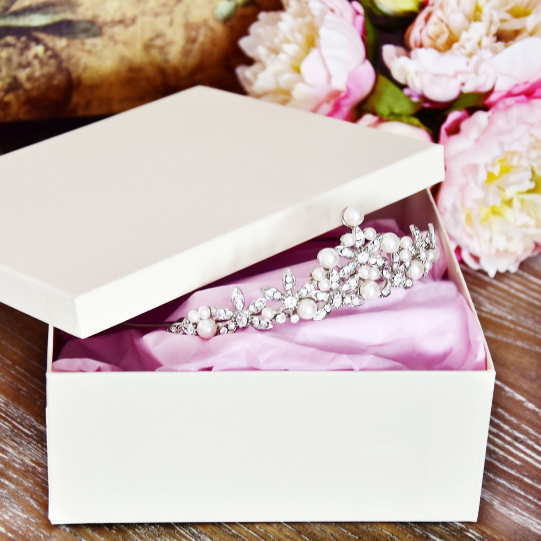 Cream Paper Gift Box, Jewellery Box, Tiara Box (20 X 17 X 17 Cm ...
