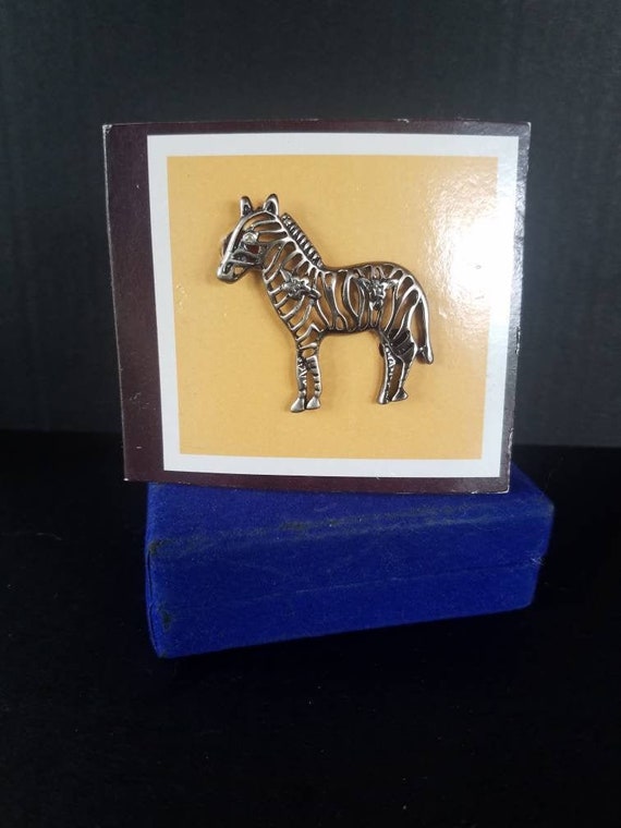 sfj zebra brooch - Gem