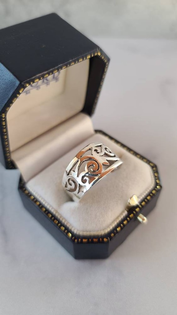 Vintage 925 Scrolled Ring - Gem