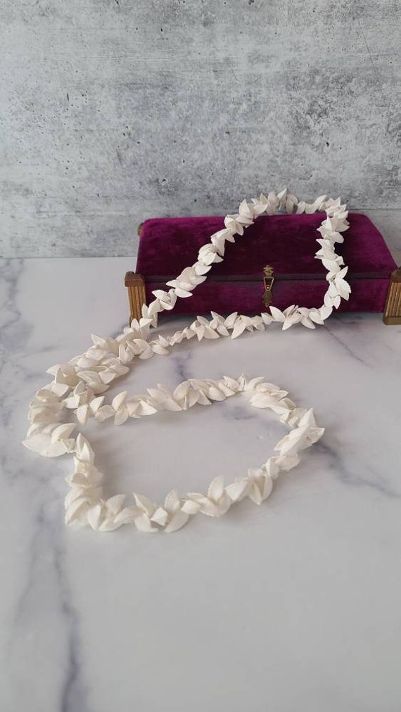 Romantic beaded necklace, shell - Gem