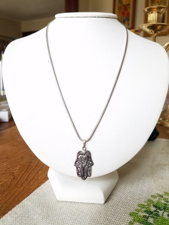 Silver filigree & hand - Gem