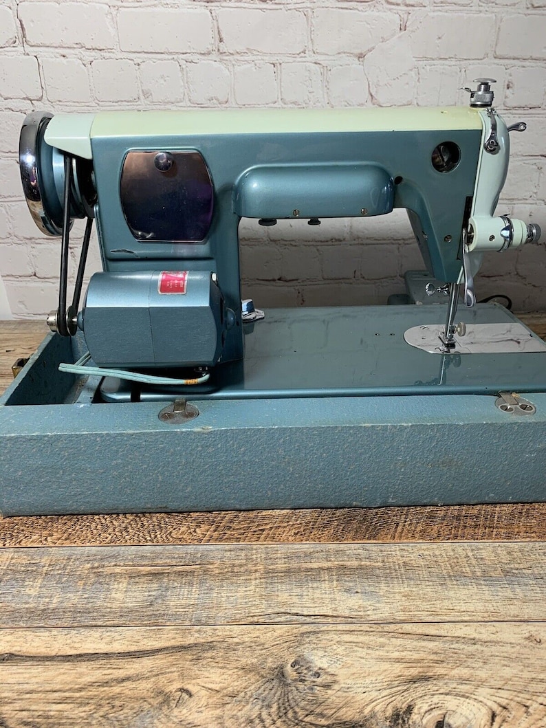 Vintage Stradivaro 65 Deluxe Push O Matic Sewing Machine. Untested ...