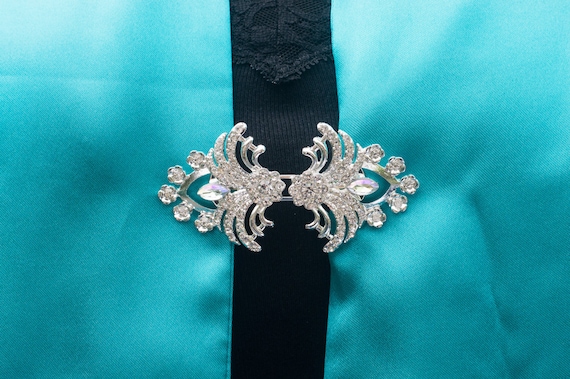 Classiclip Cardigan Clip Brooch Elizabeth in Crystal or Black | Etsy