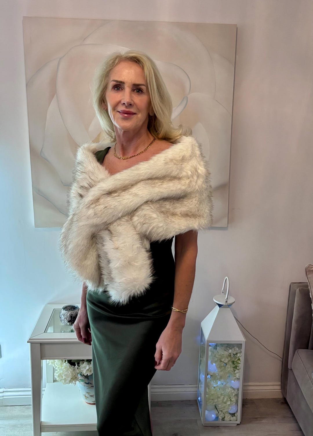 Flecked White Luxurious Faux-fur Shoulder Wrap – Elegant Evening Shawl ...