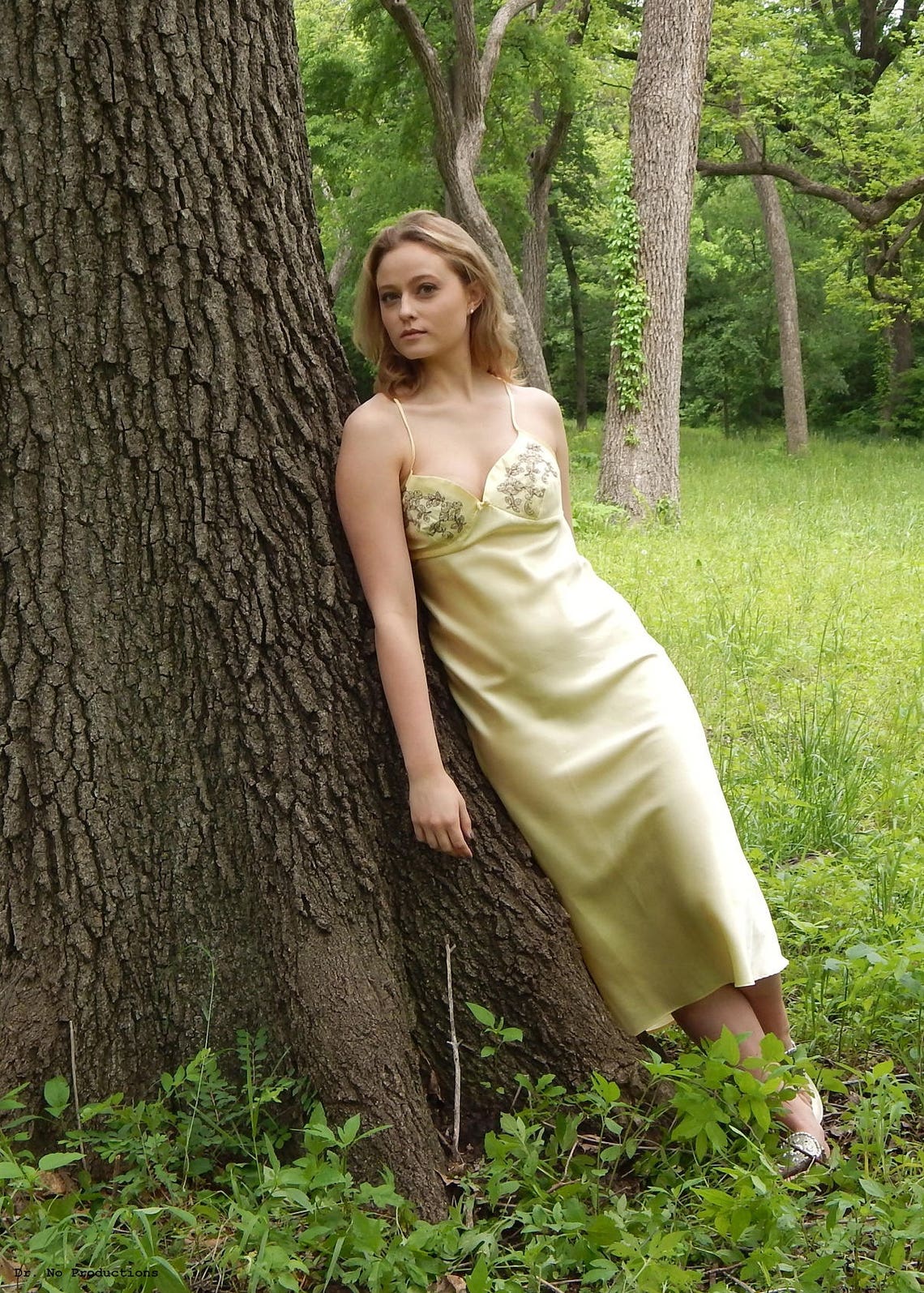 Stephanie Teen Lingerie Model Outdoor Photo Shoot Set For Silk And