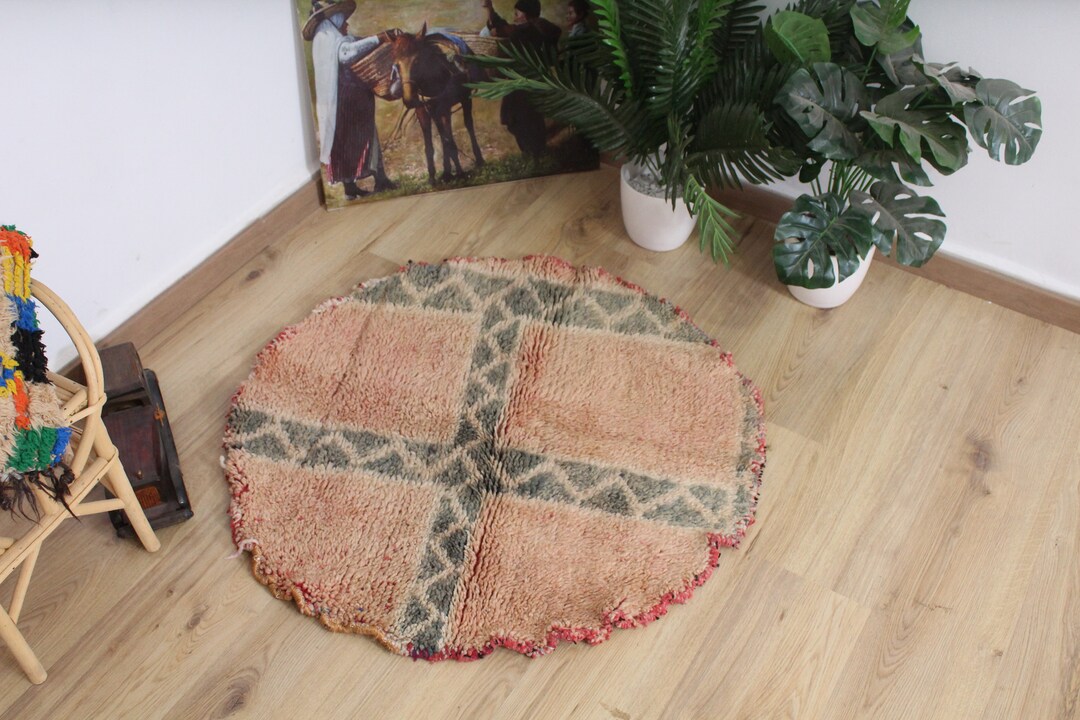 35 Inches Round Rug Moroccan . Vintage Azilal Rug Hand Woven by Berber ...