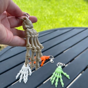 Skeleton Hand Keychain Articulating 3D Print - Etsy
