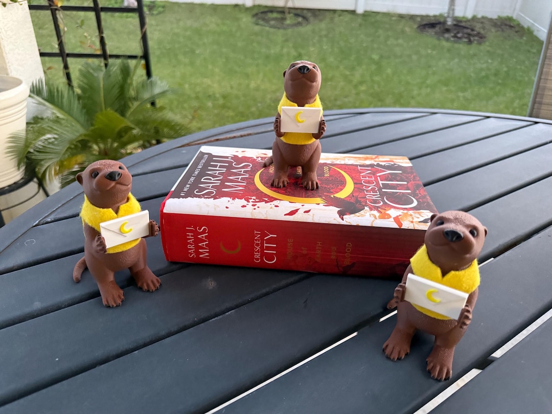 Cute Standing Otter Holding Mail - 3d Printed - Bookshelf Decor - Etsy