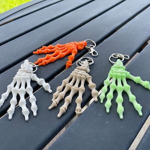 Skeleton Hand Keychain Articulating 3D Print - Etsy