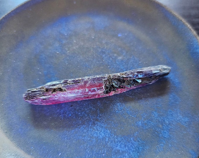 Magical Ruby Red UV Reactive Kyanite Indigo Kyanite Crystal Zimbabwe ...