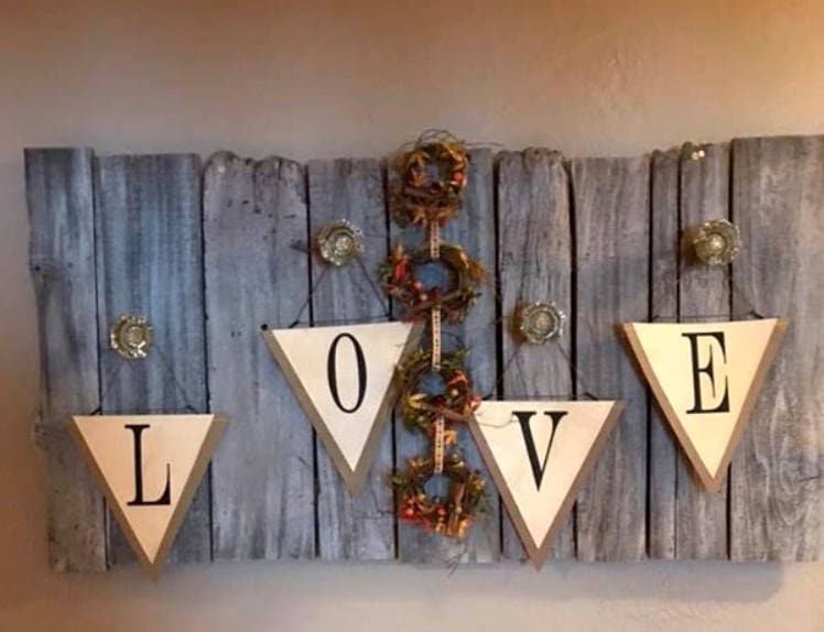 Reclaimed Wood White Cedar Wall Rack, Crystal Door Knob Cedar Wall Rack ...