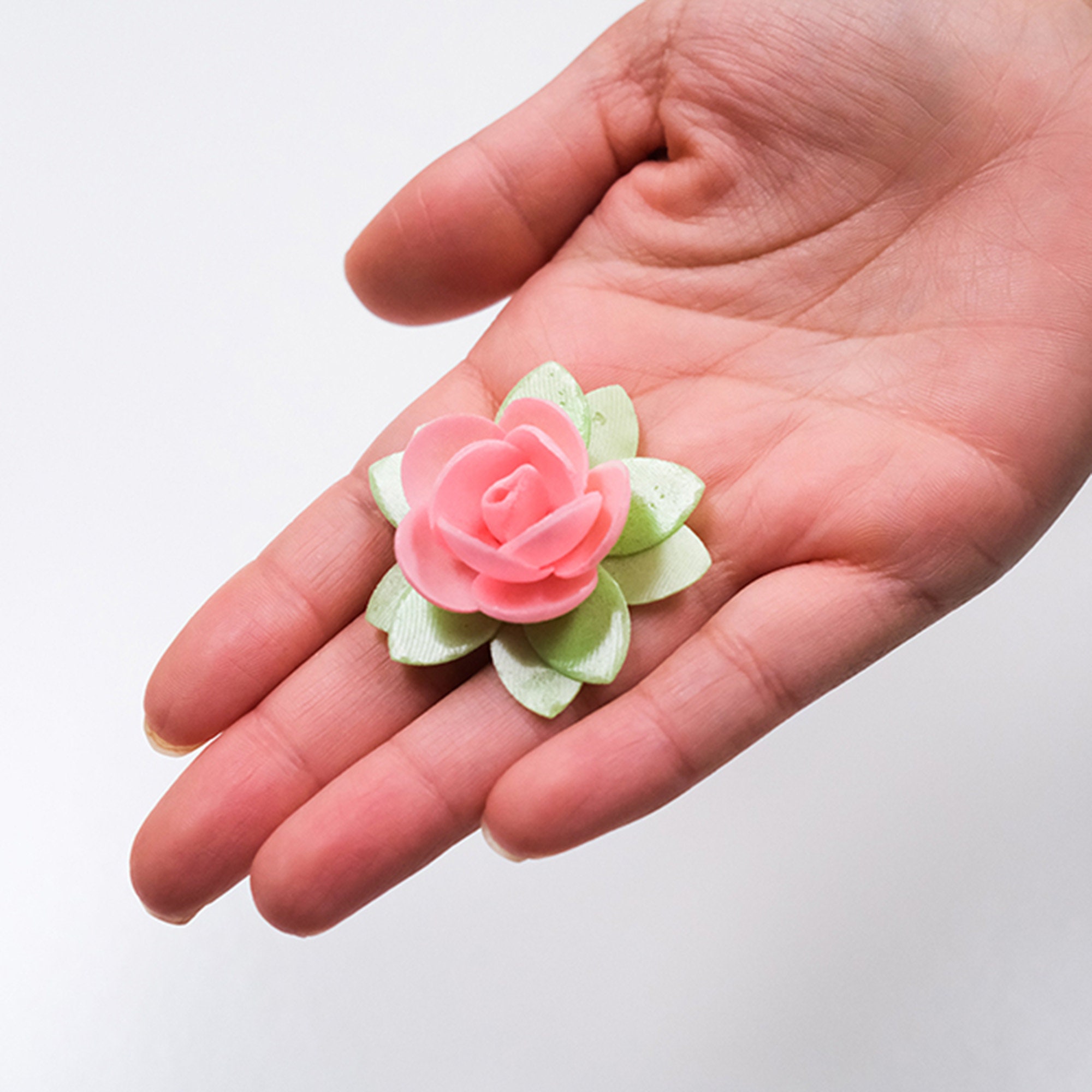 Floating Lily Edible Wafer Paper Flower 12 PK / Flower Topper for Cakes ...