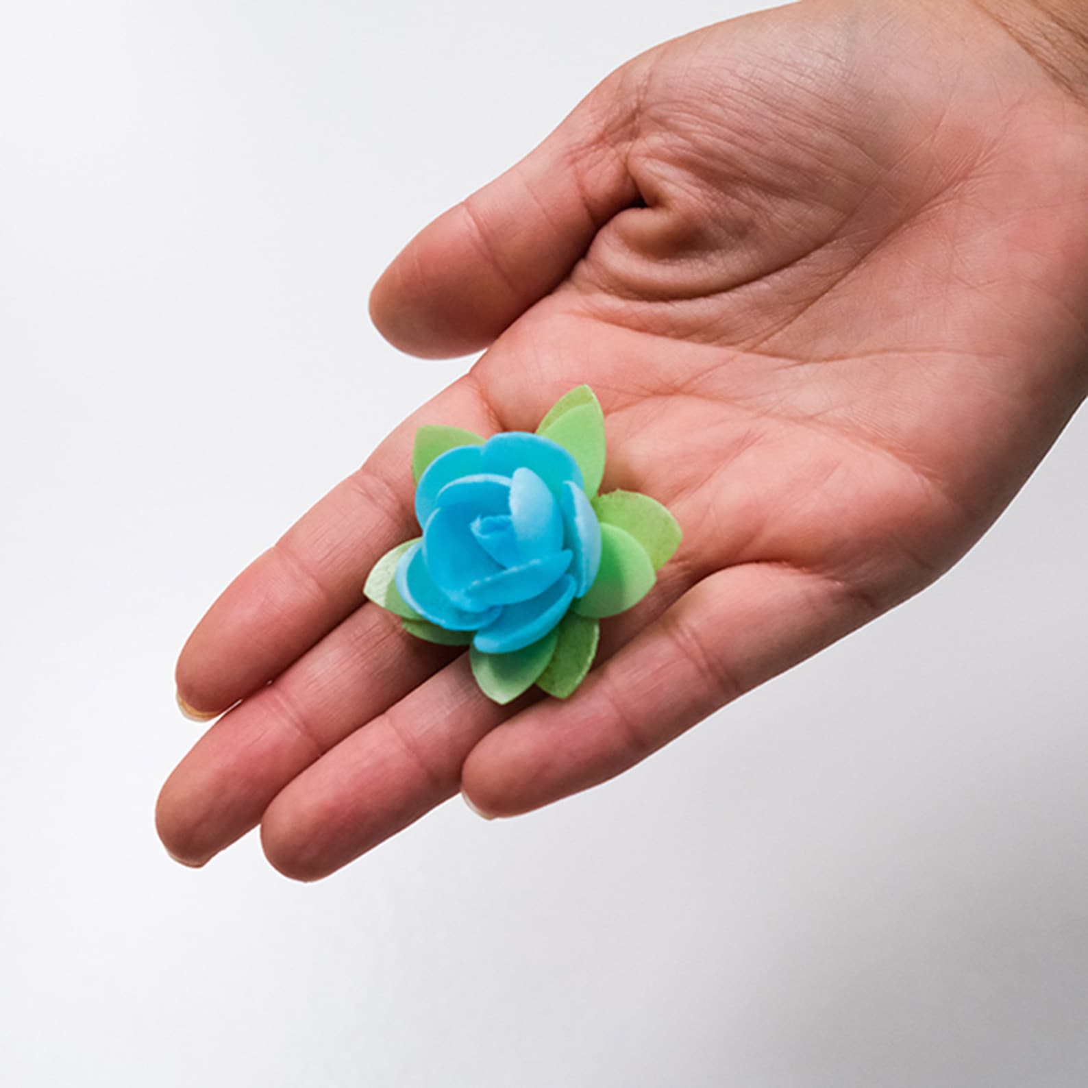 Floating Lily Edible Wafer Paper Flower 12 PK / Flower Topper for Cakes ...