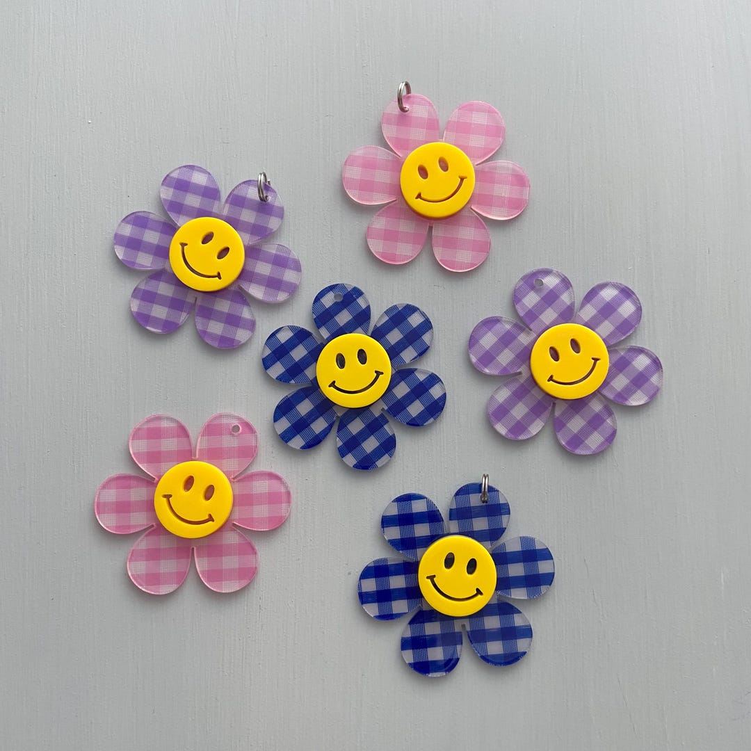 Smiley Face Daisy Charm: Plaid Flower Lanyard Accessory - Etsy