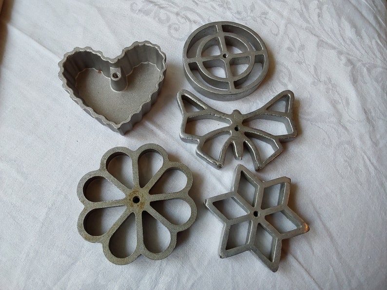 Vintage Rosette Iron Set With Five Irons Butterfly Heart Club Star ...