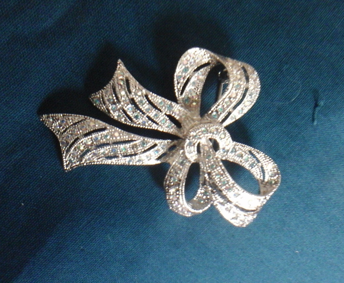 Vintage Butler Bow and Ribbon Brooch Shimmering Crystals in - Etsy