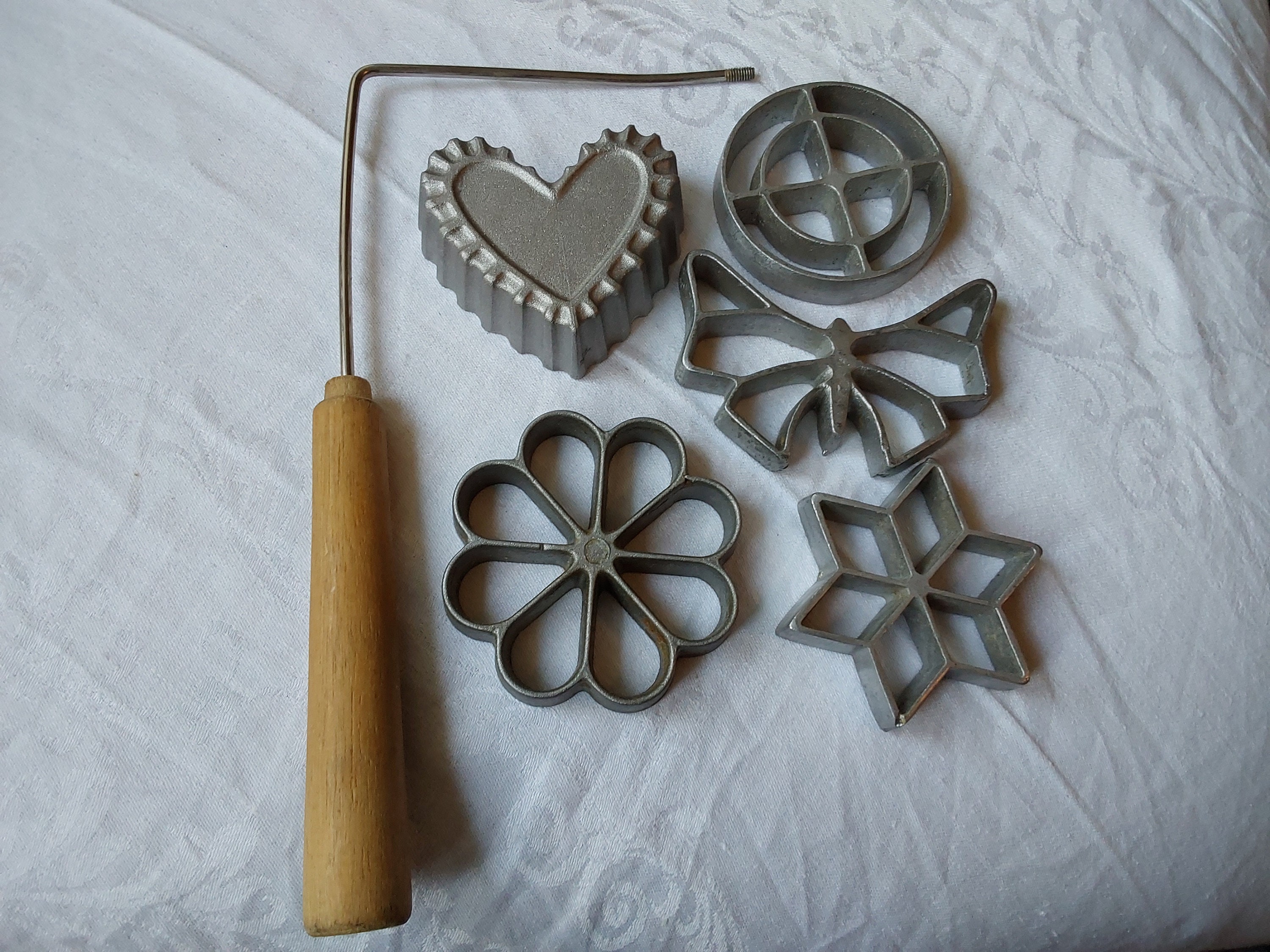 Vintage Rosette Iron Set With Five Irons Butterfly Heart Club Star ...