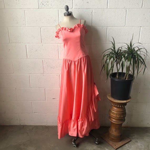 70s Vintage Pastel Peachy Pink Ruffled Sweetheart Nec… - Gem