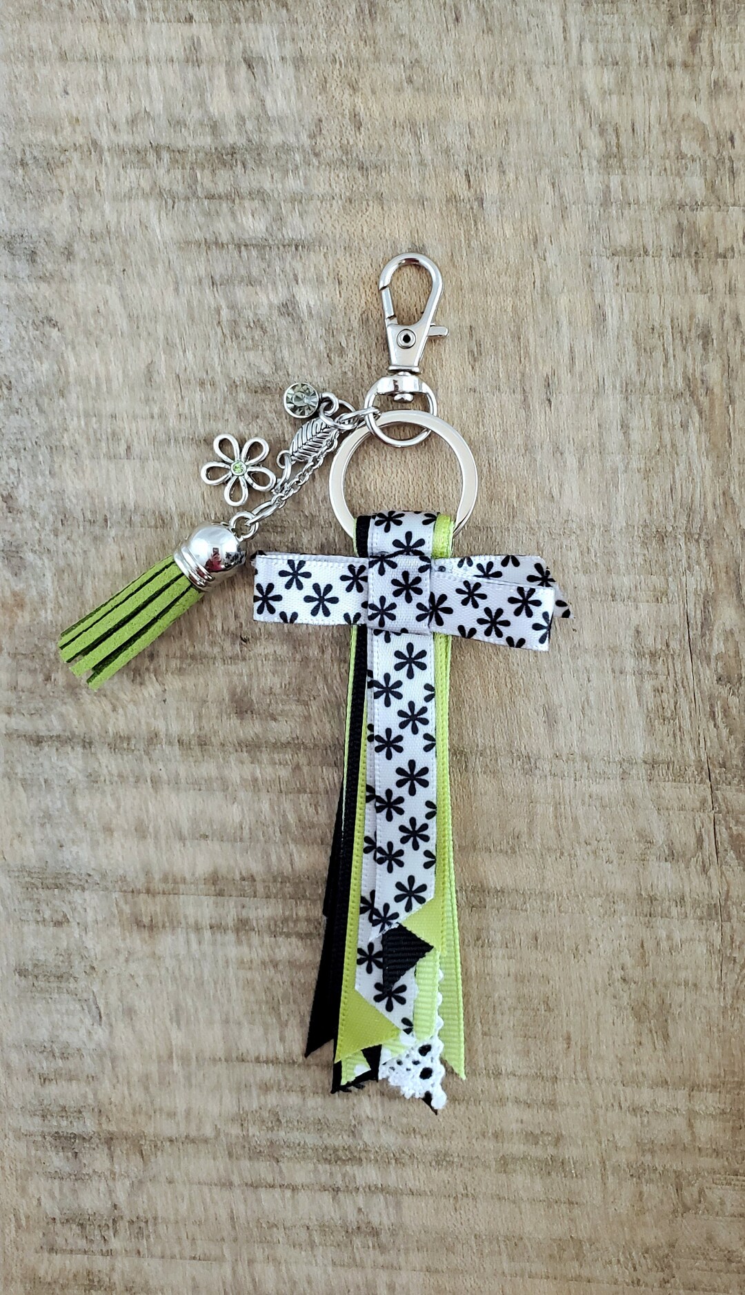 Daisy Black and Green Ribbon Tassel Key Chain / Bag Clip - Etsy