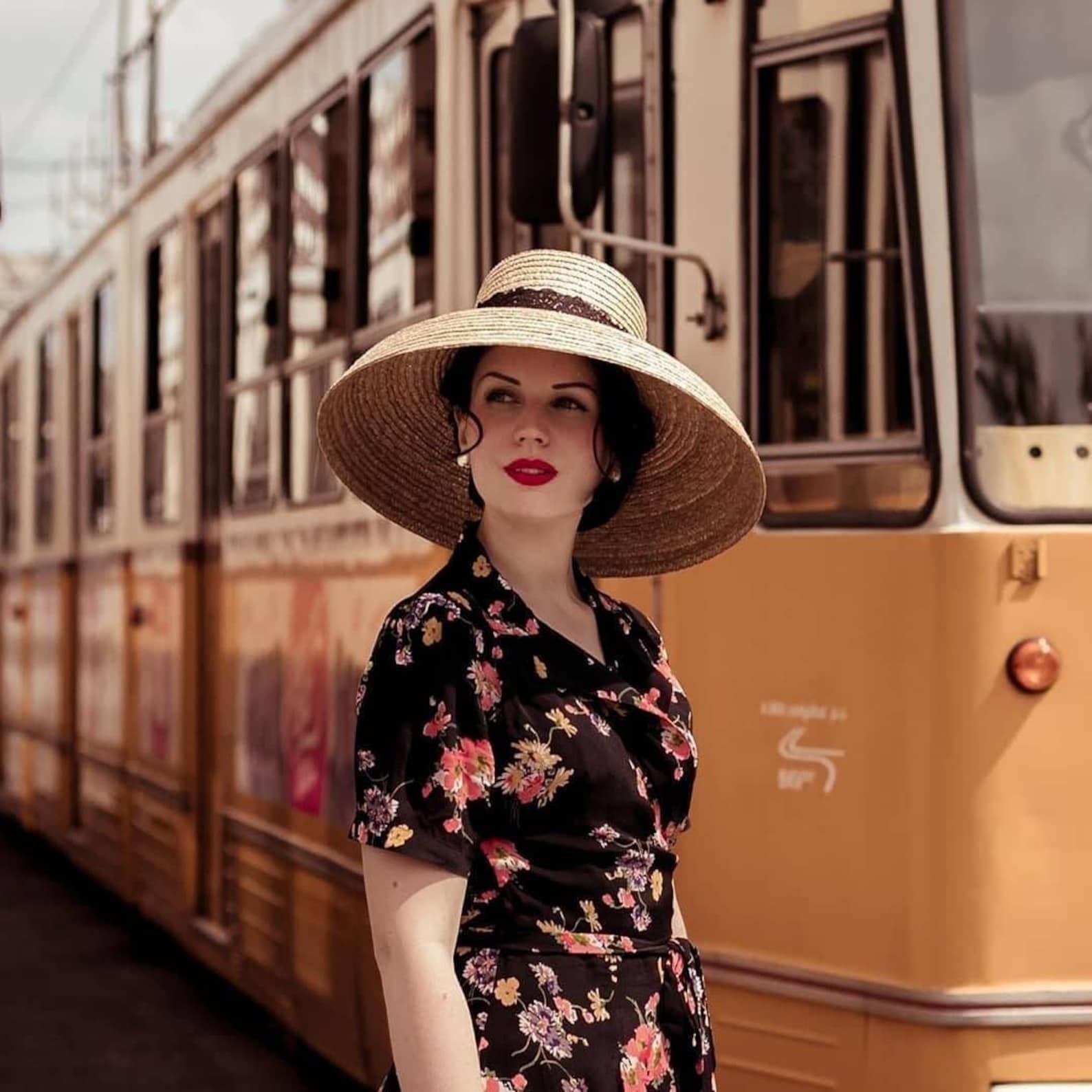 A New Look Wide Brim Audrey Hepburn Straw Hat. 100% Natural Finest ...