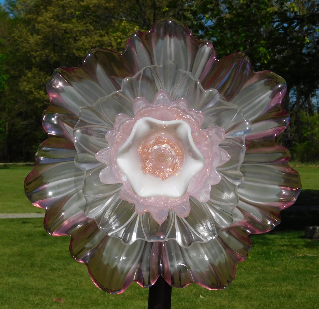 Shades of Pink Glass Flower, Yard Art, Glass Flowers, Outdoor Decor ...