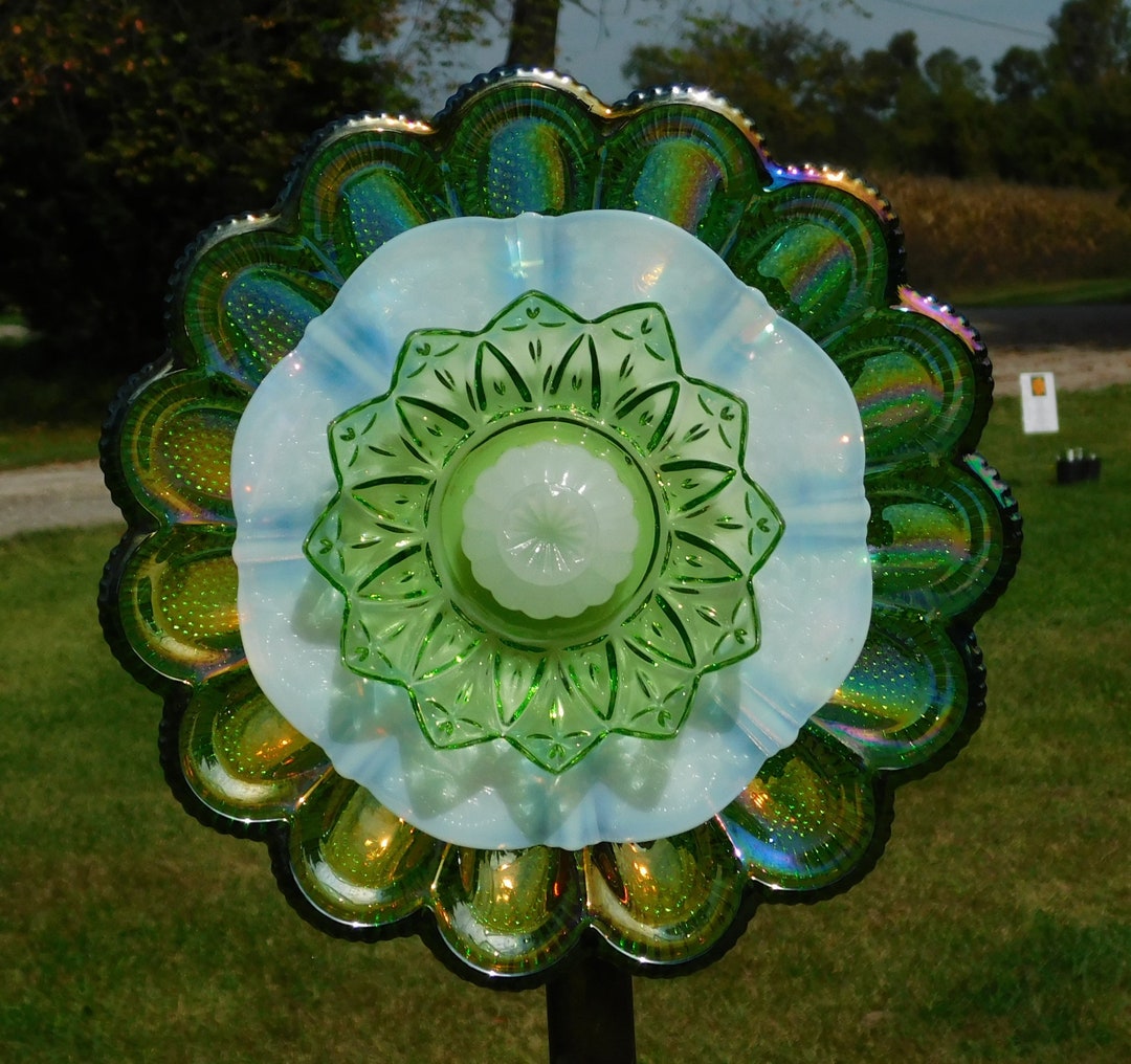 Green and White Glass Flower, Yard Art, Glass Flowers, Outdoor Decor ...