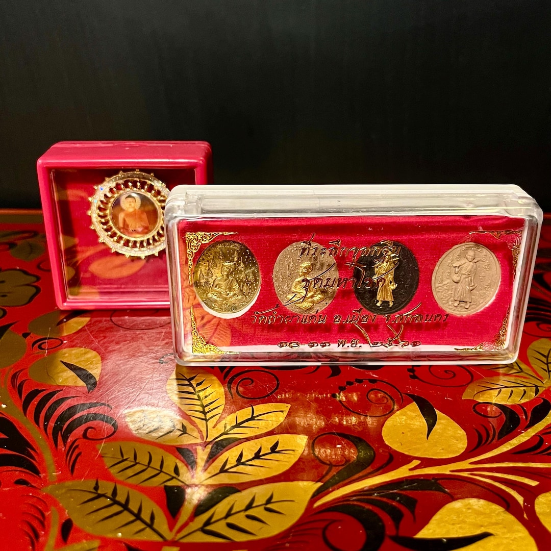 Thai Buddhist Amulet Pin & Monk Coin Set – 2006 Wat Chang Phueak ...