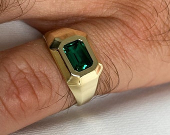 Gold Emerald Signet Ring - Etsy
