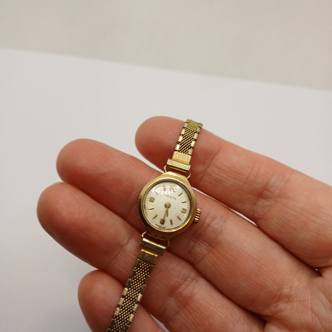 Vintage 9ct GOLD VESTA Ladies Windup Watch 1964 Swiss 17 Jewel Incabloc ...