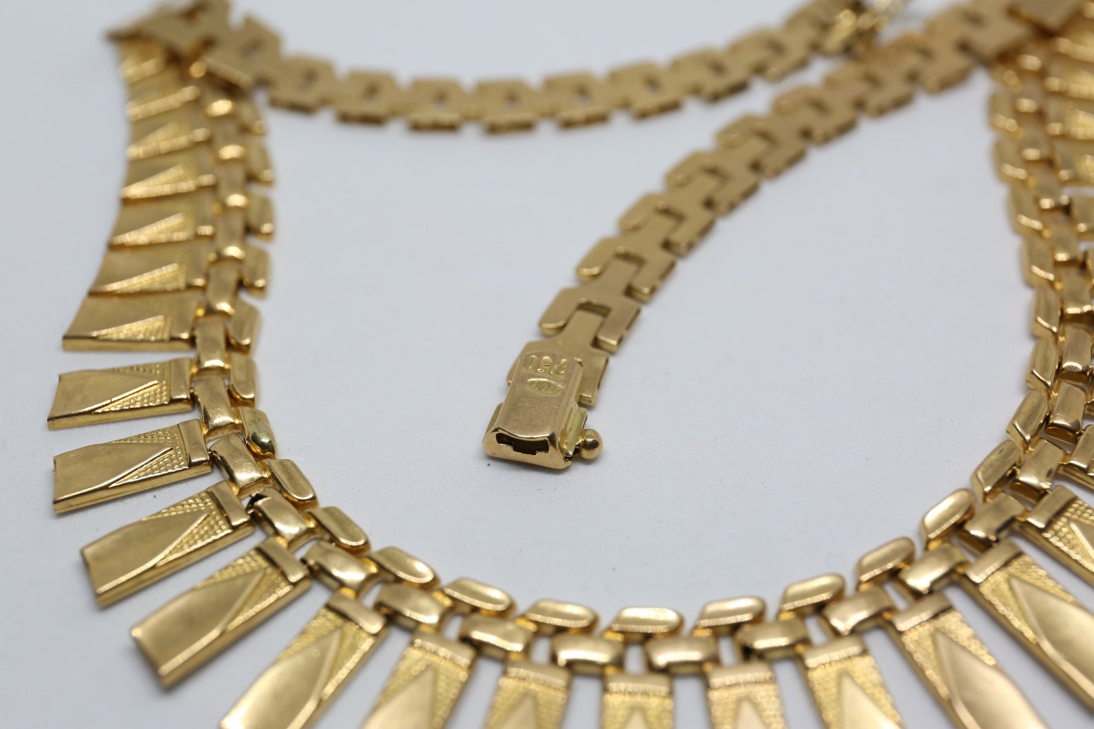 Vintage 18ct Yellow Gold Cleopatra Necklace (40cm) - Etsy