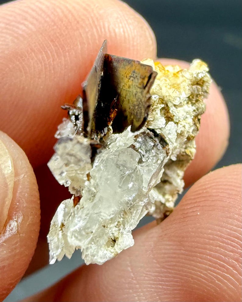 Cristales de brookita con muestra de cristal de cuarzo de Pakistán ...