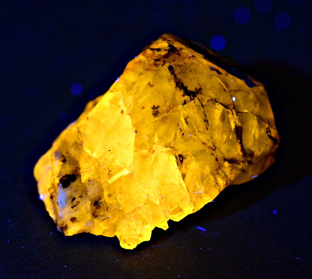 16 Carat Terminated Fluorescent Wernerite Scapolite Crystal From ...