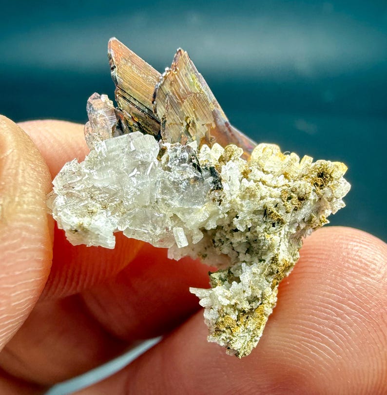 Cristales de brookita con muestra de cristal de cuarzo de Pakistán ...