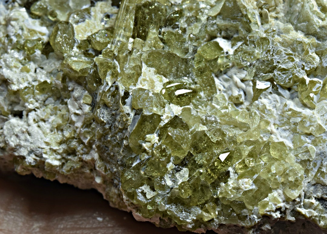 661 Carat Green Vesuvianite Crystal Specimen From Pakistan - Etsy